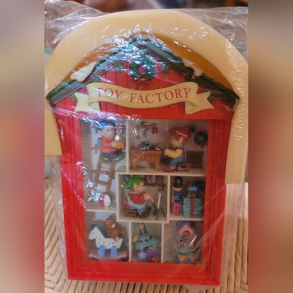 Vintage Unesco Small World of Music Santa's Toy Factory